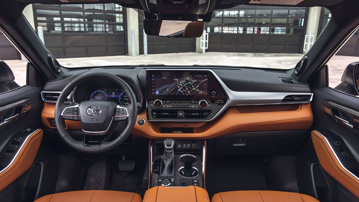 Toyota RAV4 2026 Unveiled – Powerful Hybrid SUV 32kmpl Mileage ...